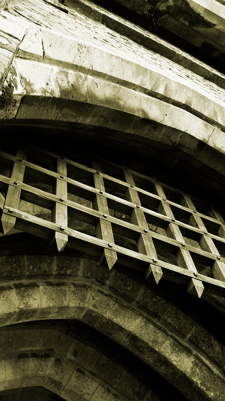 Portcullis, Caerphilly Castle, South Wales, UK | Windows Spotlight Images