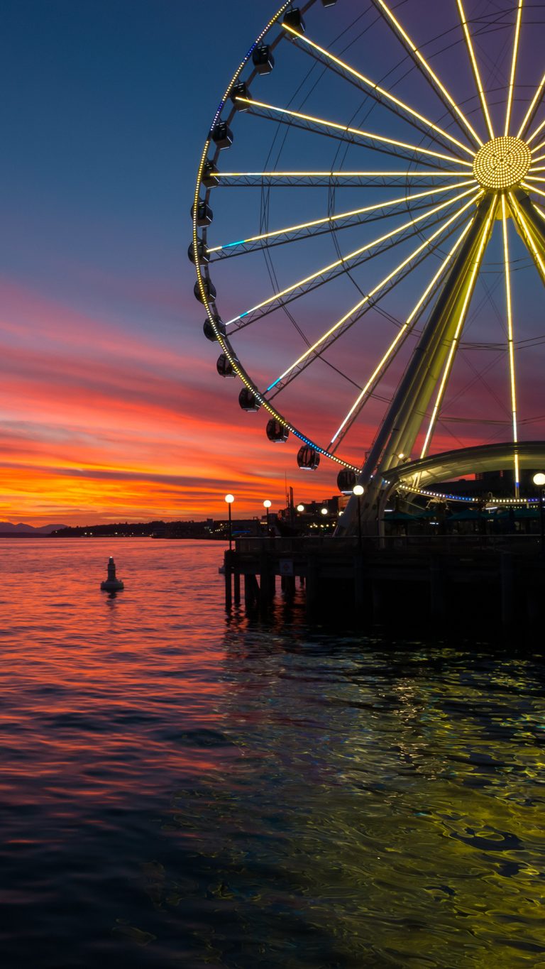 Sunset over Seattle Great Wheel in Elliott Bay, Washington, USA ...