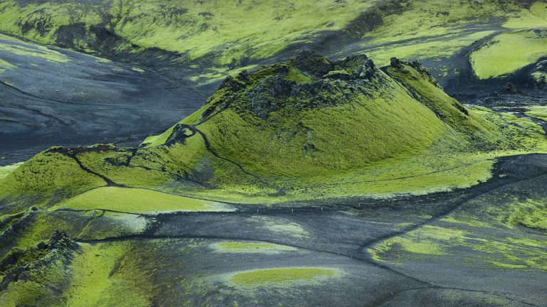 Volcanic landscape in Lakagigar, Iceland highlands | Windows Spotlight ...