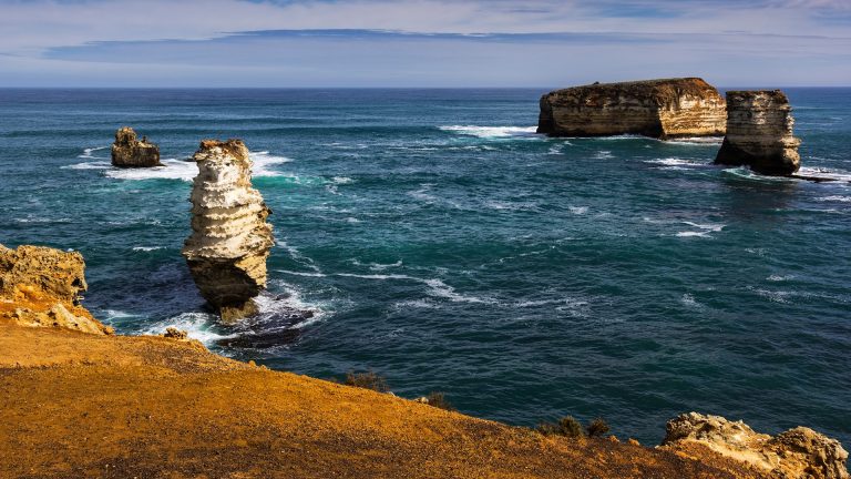Cliffs and rock formation in Victoria, Australia | Windows Spotlight Images