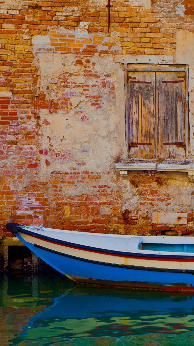 Cannaregio boat, Venice, Italy | Windows Spotlight Images