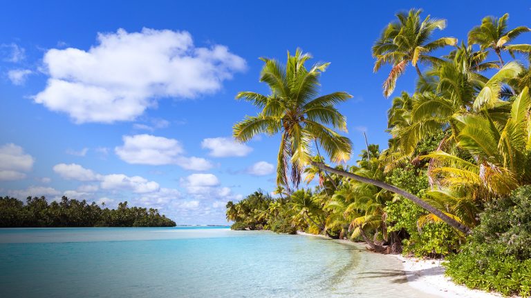 Tropical beach on One Foot Island (Tapuaetai), Aitutaki, Cook Islands ...