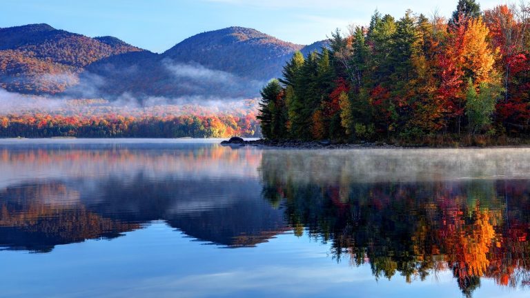 Morning autumn in the Green Mountain National Forest in Vermont, New ...