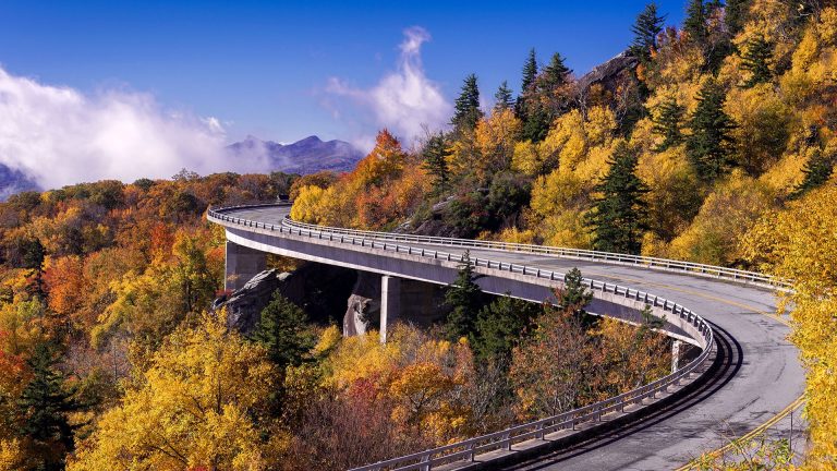 Linn Cove Viaduct around Grandfather Mountain, Blue Ridge Parkway ...