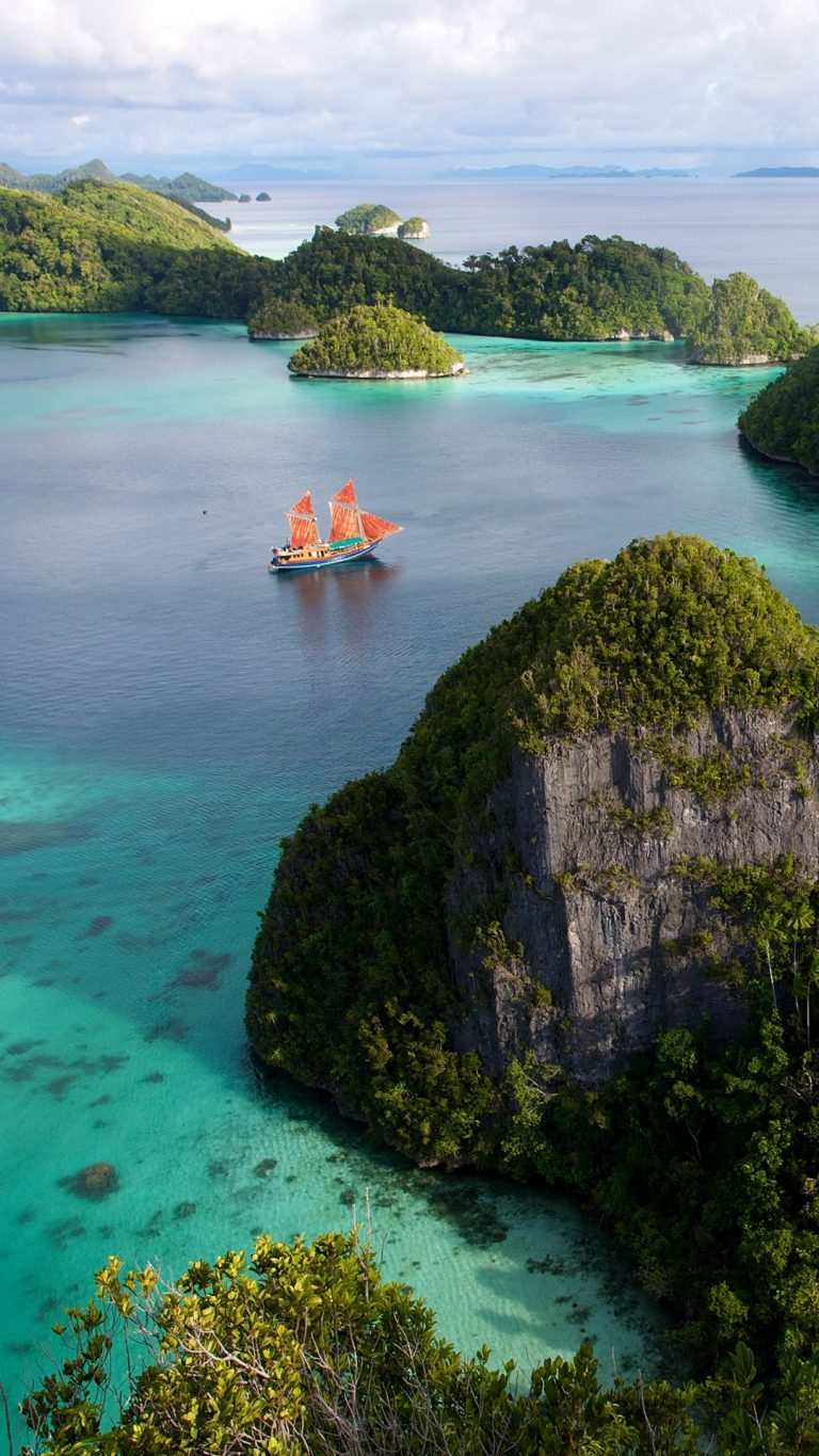 View of Pulau Wayag Islands in Raja Ampat Islands of Indonesia ...