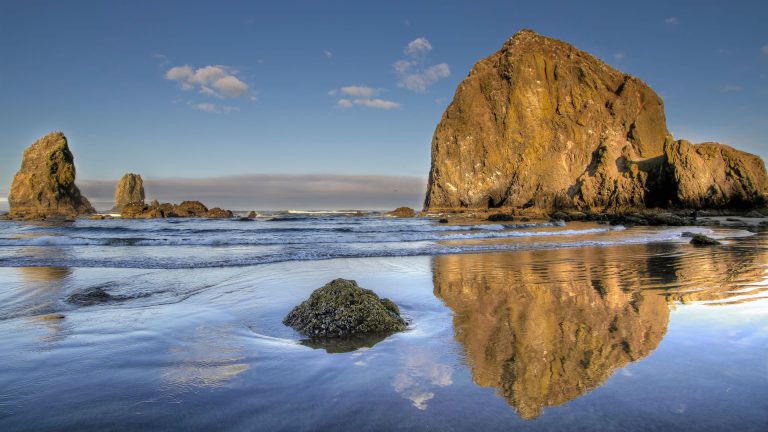 Reflection of Haystack Rock at Cannon Beach, Oregon, USA | Windows Spotlight Images