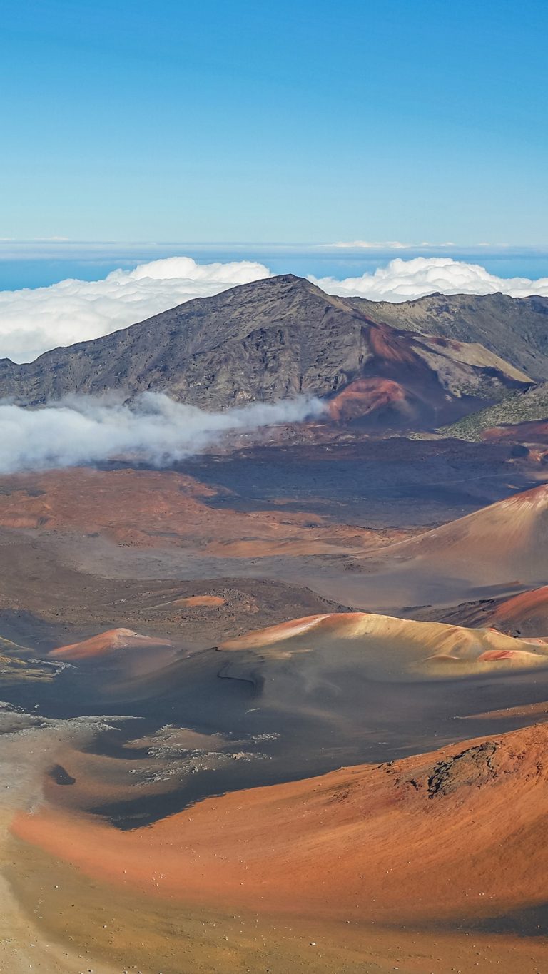 The volcanic landscape of Haleakalā National Park crater, Maui, Hawaii ...