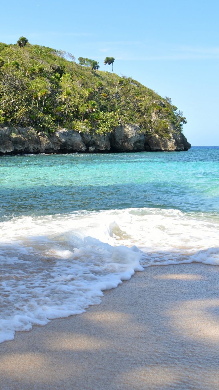 Scenic view of sea against sky, Ocho Rios, Jamaica | Windows Spotlight ...