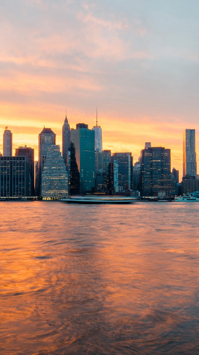 Manhattan skyline, New York City at sunset, USA | Windows Spotlight Images