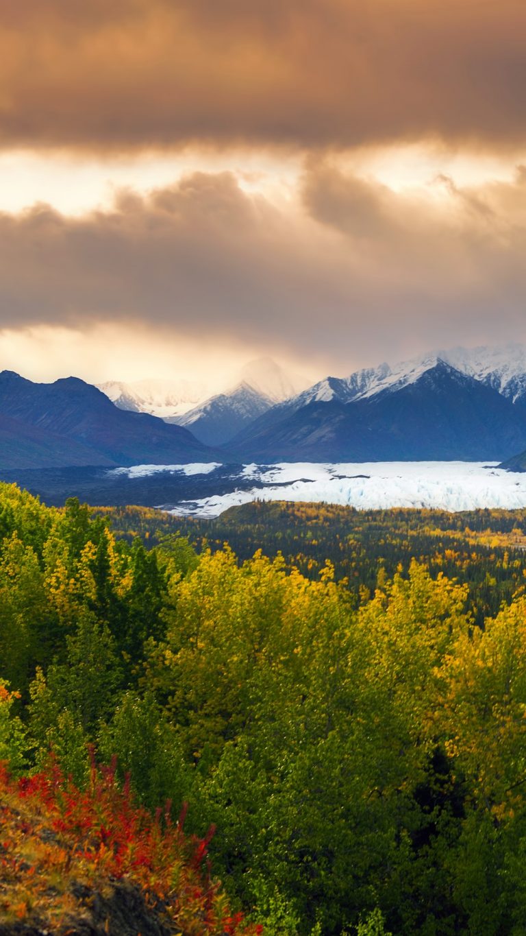 Matanuska Glaicer and valley view from Glenn Highway with fall foliage ...