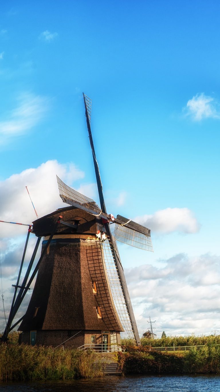 Traditional dutch windmill near the river, Kinderdijk, Netherlands ...