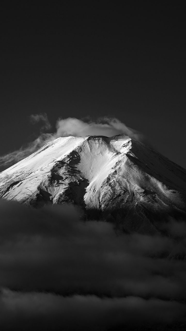 Virgin snow cap, Fuji just got snow, Fujiyoshida, Yamanashi, Japan ...