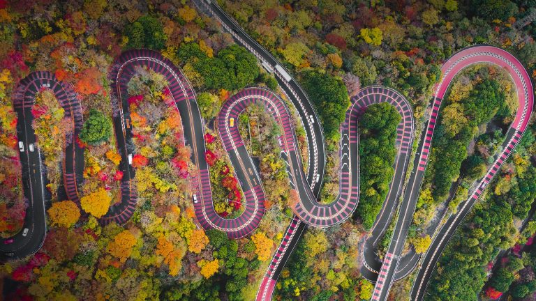 Winding mountain road in Fuji-Hakone Izu National Park in autumn ...