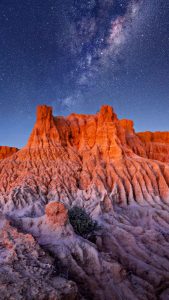 Starry night sky over outback desert, New South Wales, Australia ...