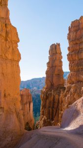 Cliffs at Navajo Loop Trail below Sunset Point, Bryce Canyon National ...