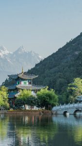 Black Dragon Pool in Jade Spring Park (Yu Quan Gong Yuan), Lijiang ...