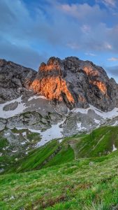 Sunlight on mountains at Carnic Alps, Carinthia, Austria | Windows ...