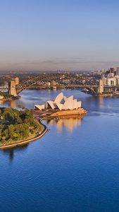 Sydney central business district and Harbour Bridge to the North Shore ...
