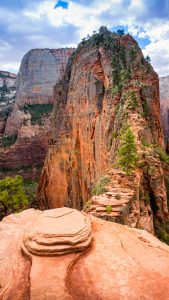 Angels Landing in Zion National Park, Utah, USA | Windows Spotlight Images
