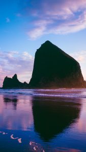 Haystack Rock at Cannon Beach, Oregon, USA | Windows Spotlight Images