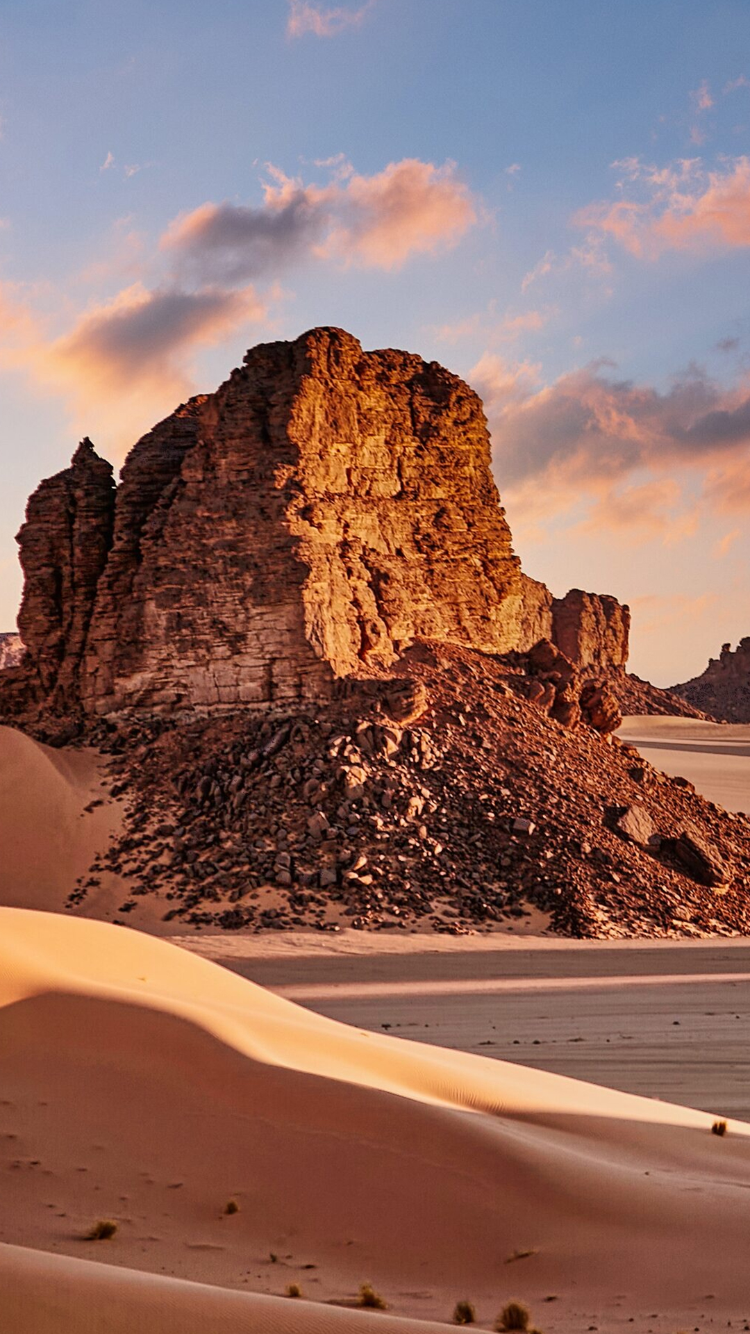 Scenic view of desert against sky during sunset, Tassili n'Ajjer ...